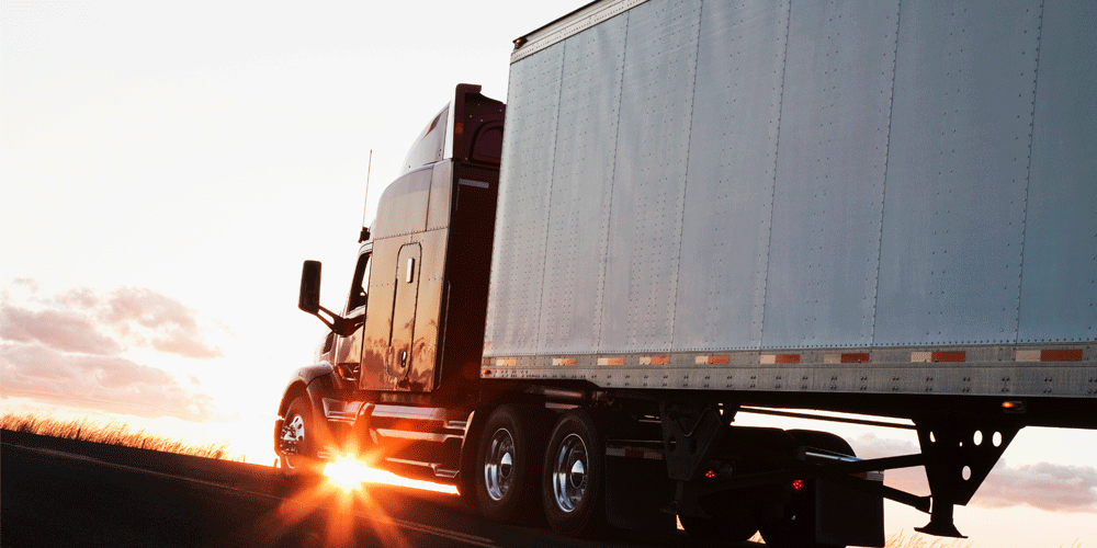 Dry Van vs. Flatbed Truck Driving: Which One Should I Choose?